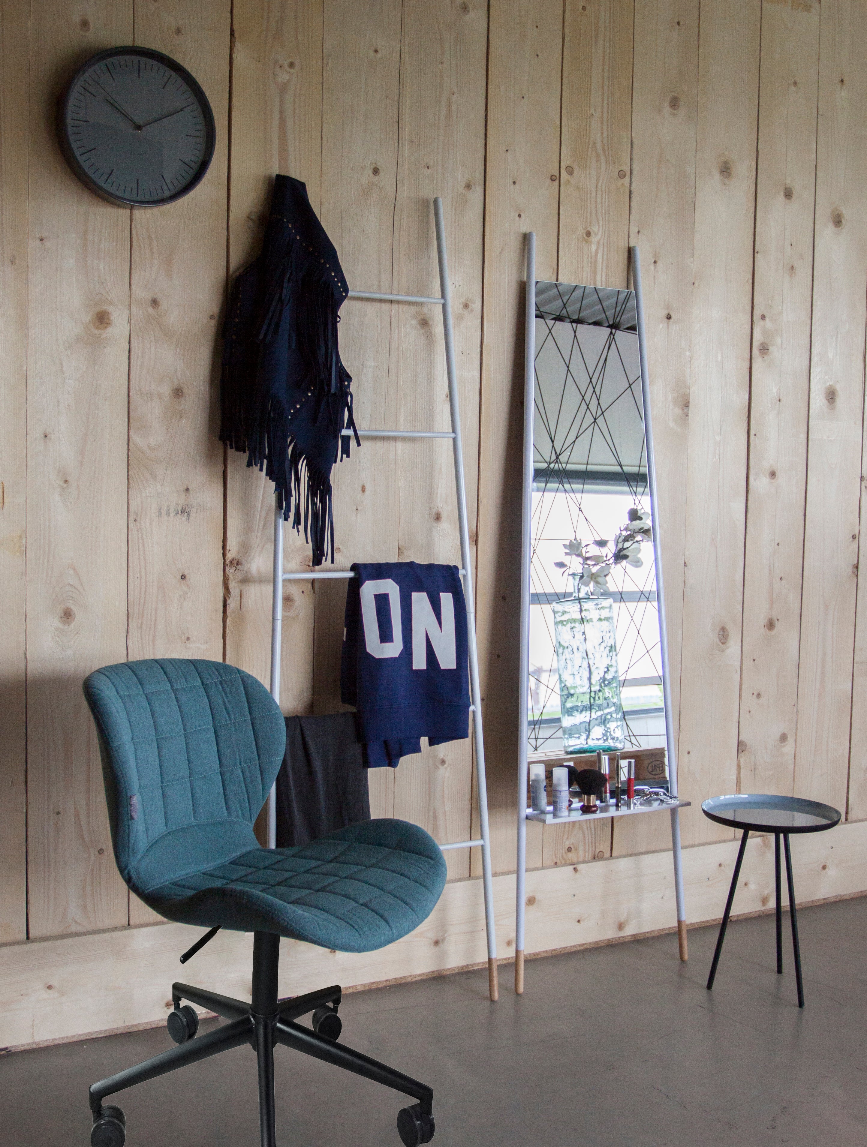 OMG Office Chair – April & The Bear